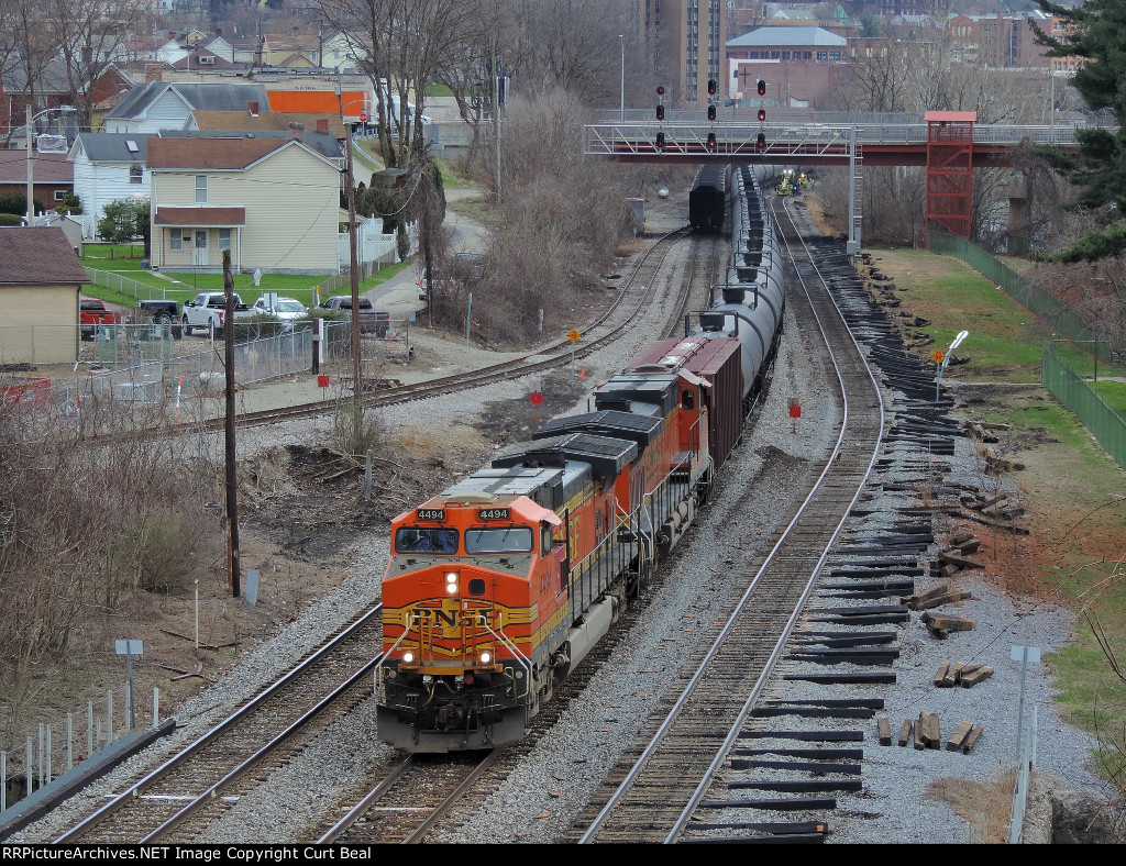 BNSF 4494 +1 more